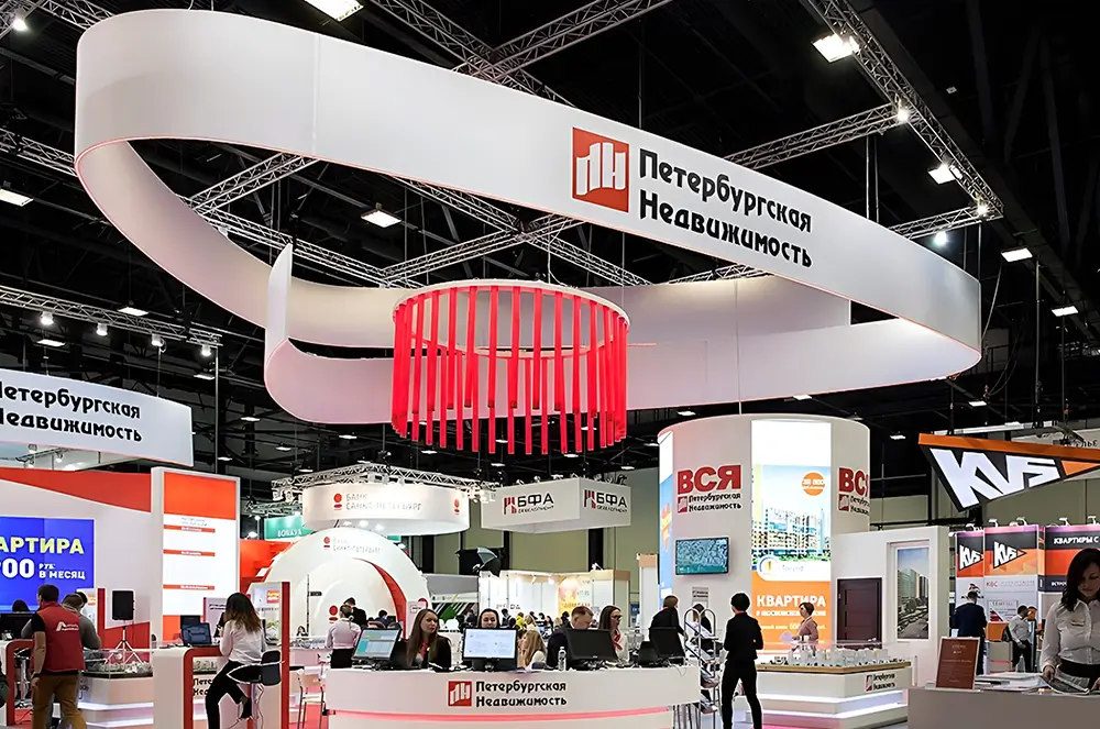 Versatile Hanging Banner Display - 3 to 65ft Solutions