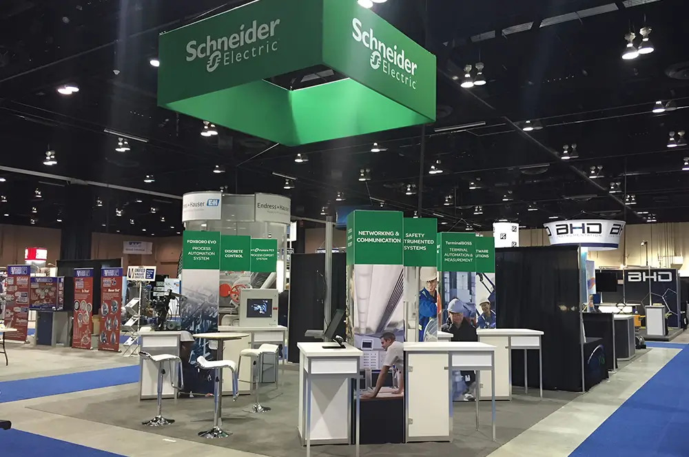 Versatile Hanging Banner Display - 3 to 65ft Solutions